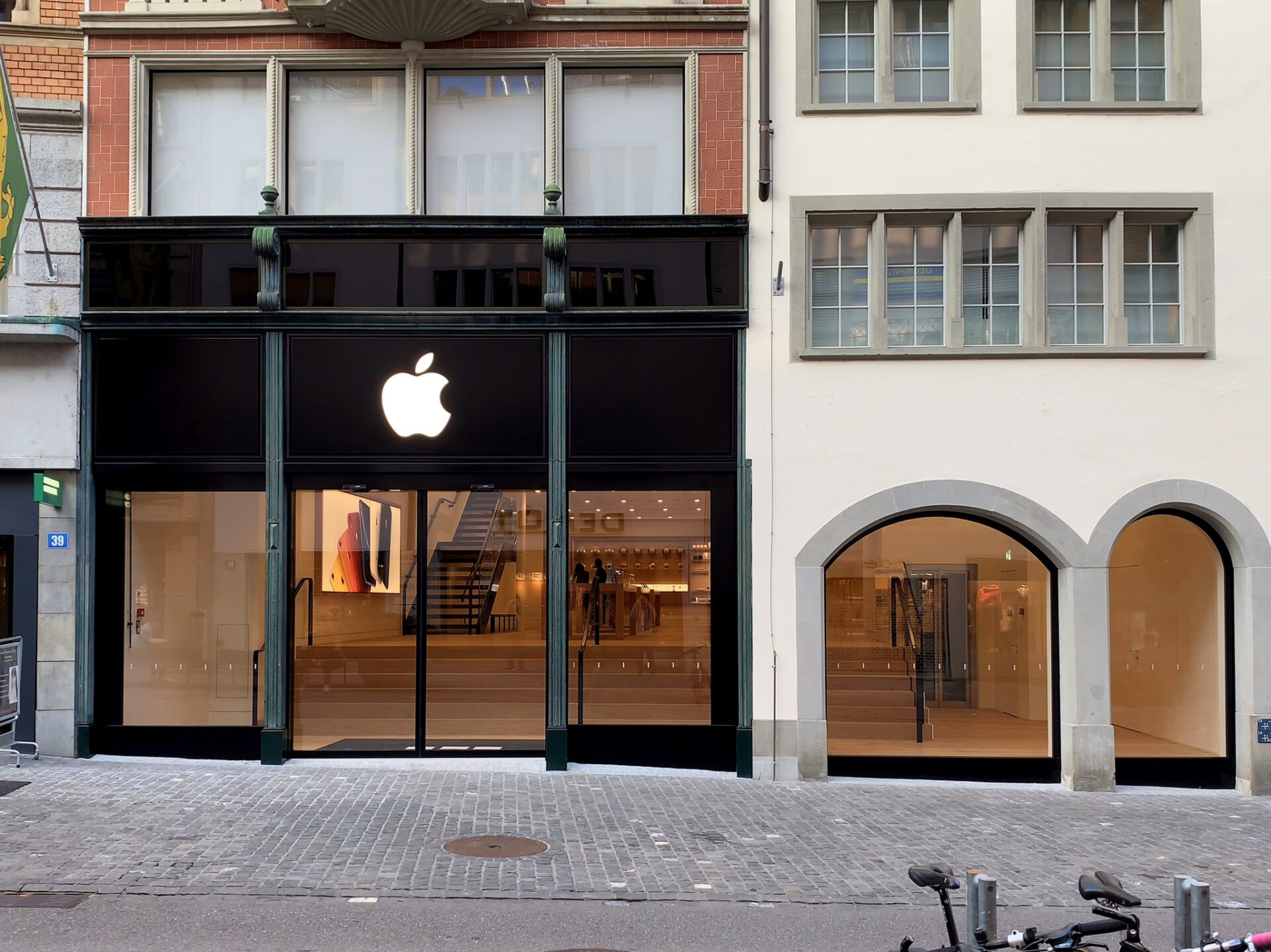 What’s inside the titanium Apple Card Packaging? – Appleosophy