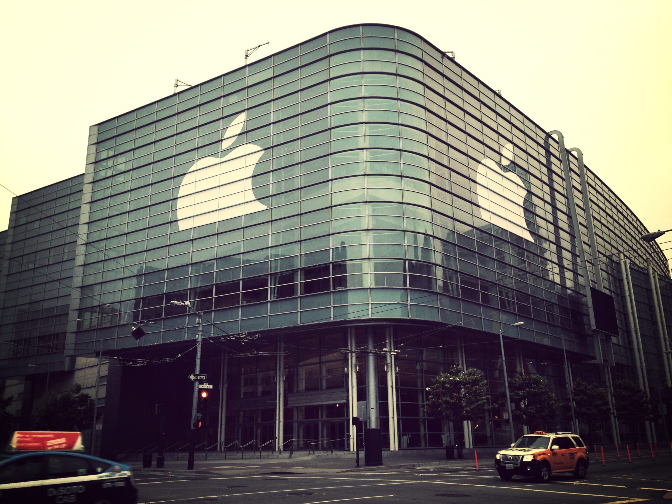 What Will Apple’s Liquid Glass Change? More Than Just the Slick ...