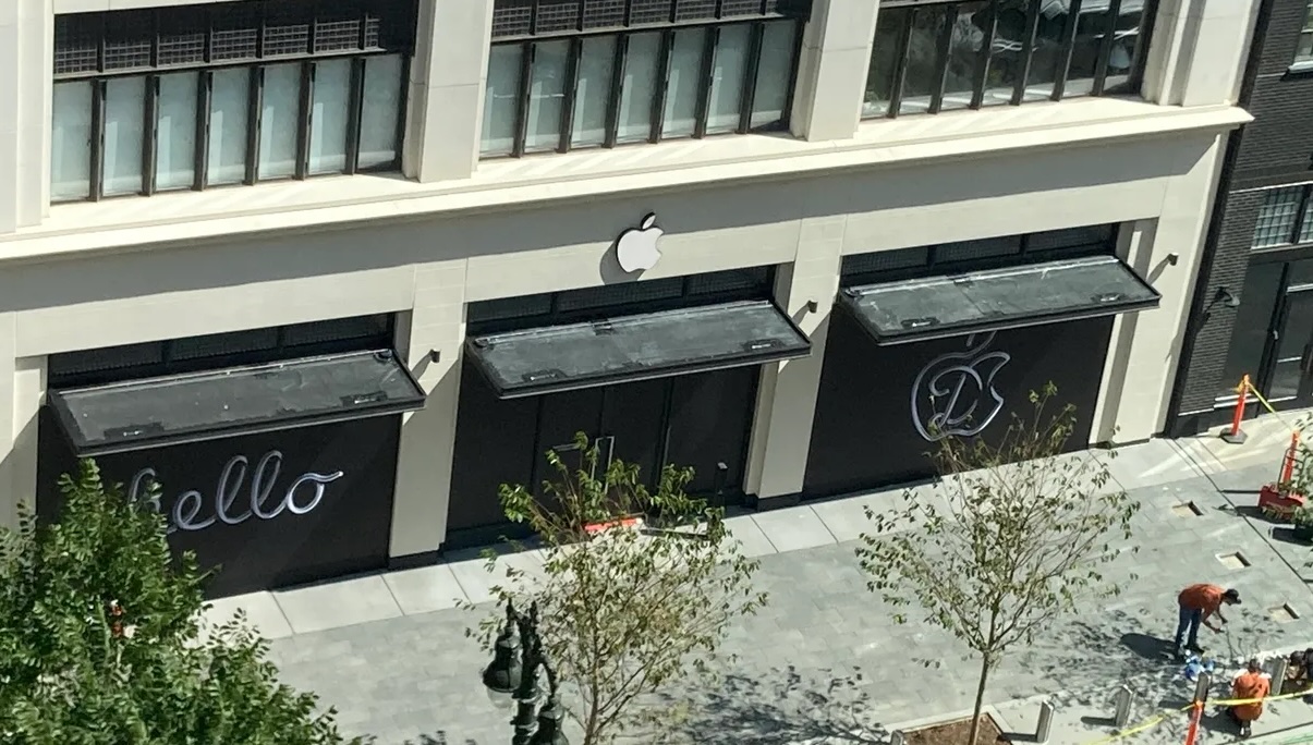 Apple Store Opens in Downtown Detroit on iPhone 17 Launch